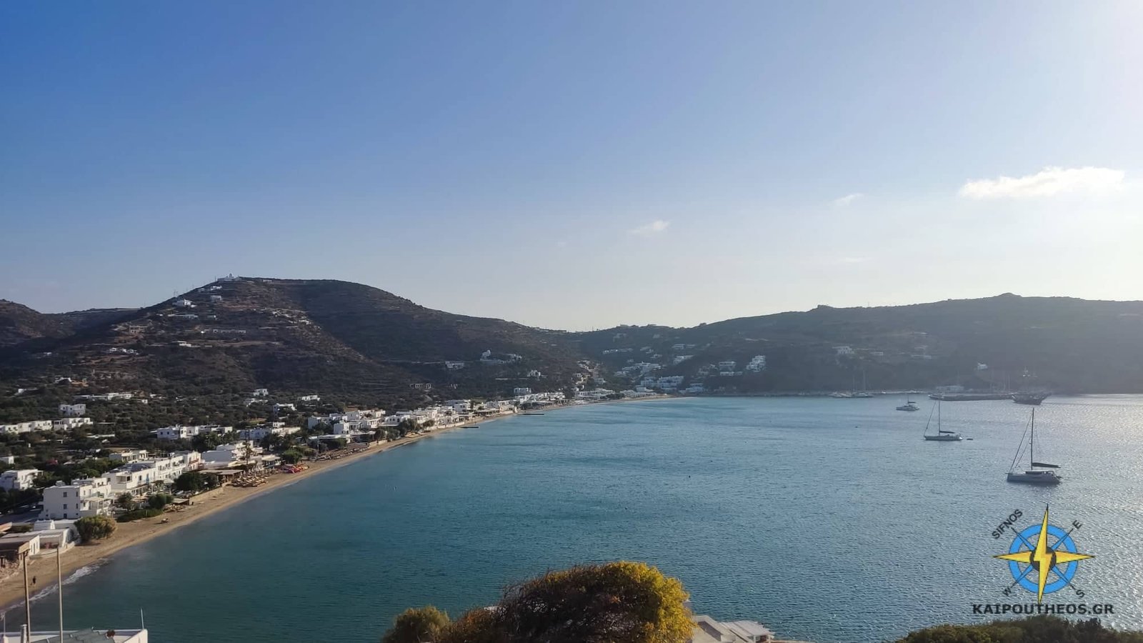 Θεία λειτουργία στον ιερό ναό Παναγίας Φανερωμένης στον Πλατύ γιαλό της ...