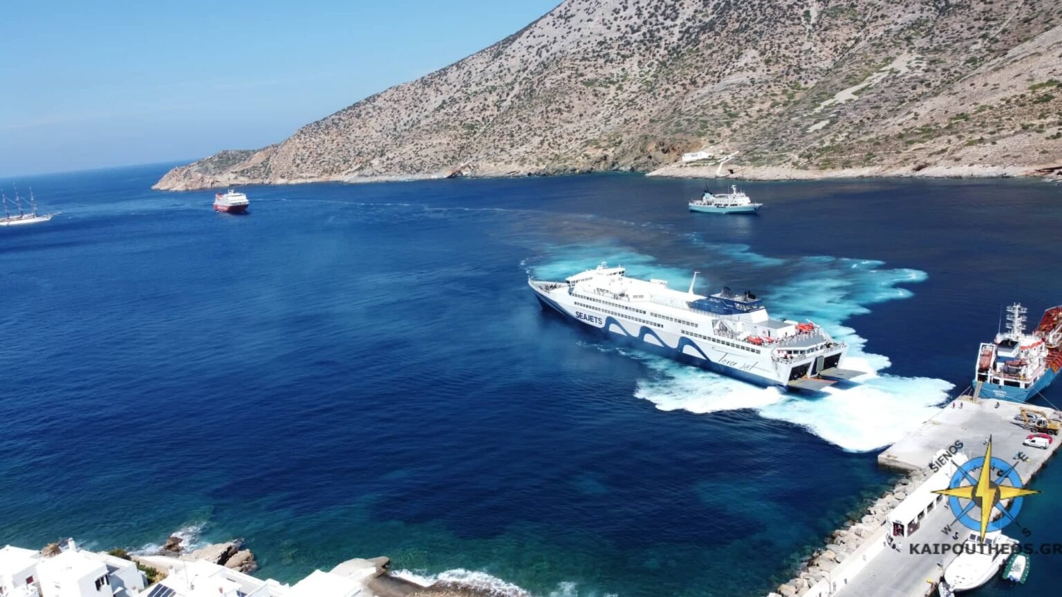 SIFNOS TRAFFIC_Γεμάτο με έξι πλοία το λιμάνι της Σίφνου.Βίντεο ...