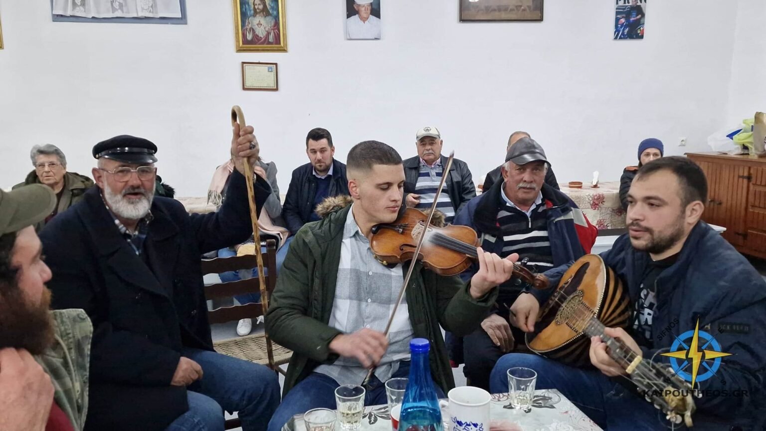 ΣΙΦΝΟΣ_Η εικόνα του Αγίου Αντωνίου πήγε με βιολί και λαούτο στην ...