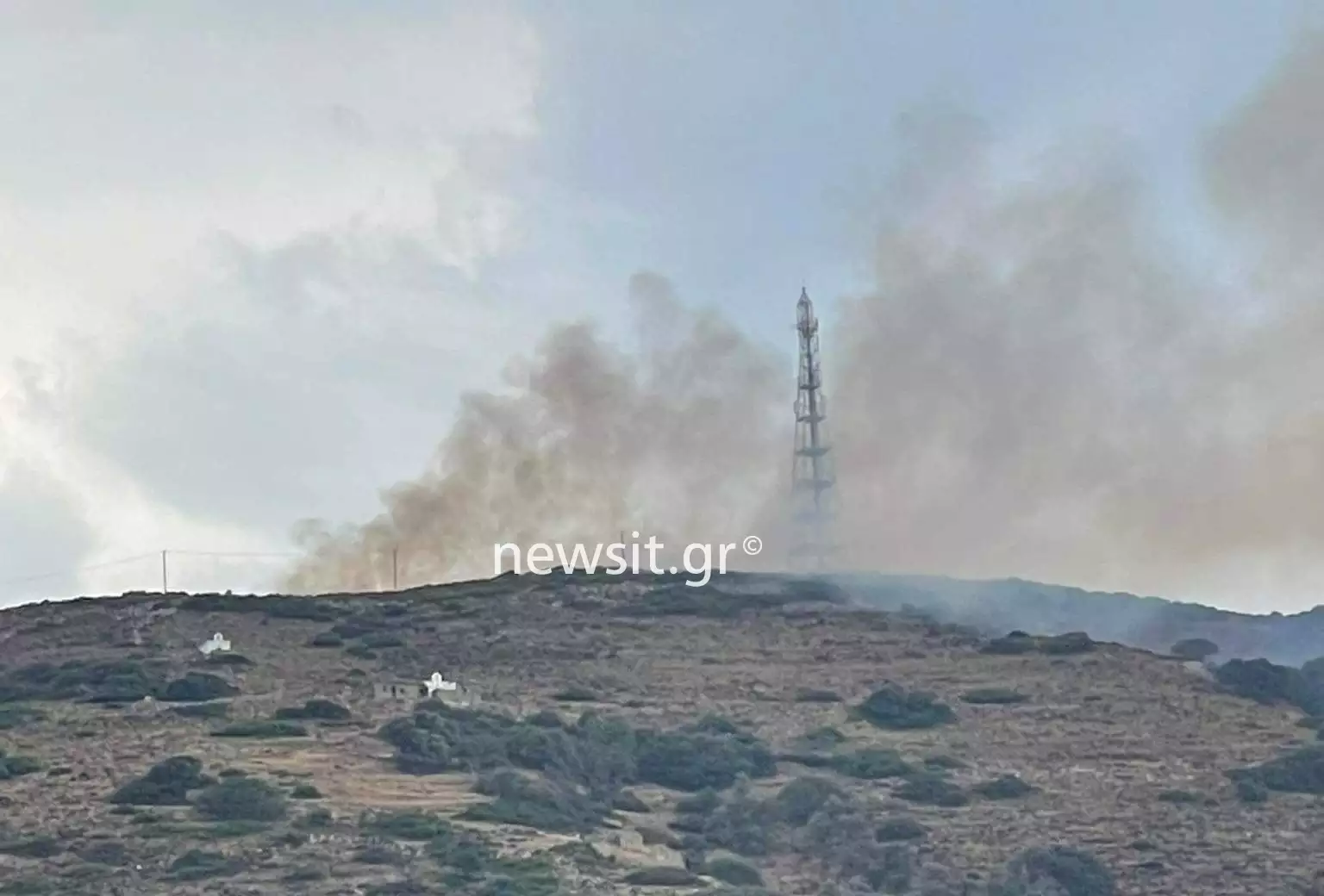 Φωτιά στην Άνδρο: Μήνυμα του 112 για τους κατοίκους στις Γίδες να ...
