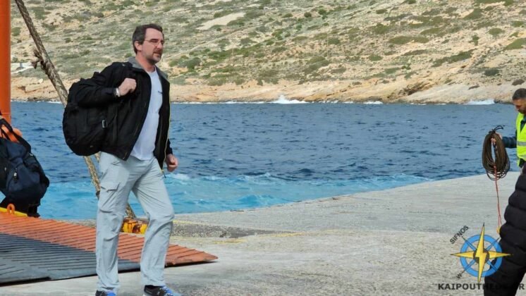 ΣΤΗ ΣΙΦΝΟ Ο ΓΙΟΣ ΤΟΥ ΤΕΩΣ ΒΑΣΙΛΙΑ ΚΩΝΣΤΑΝΤΙΝΟΥ ΝΙΚΟΛΑΟΣ-ΒΙΝΤΕΟ ...