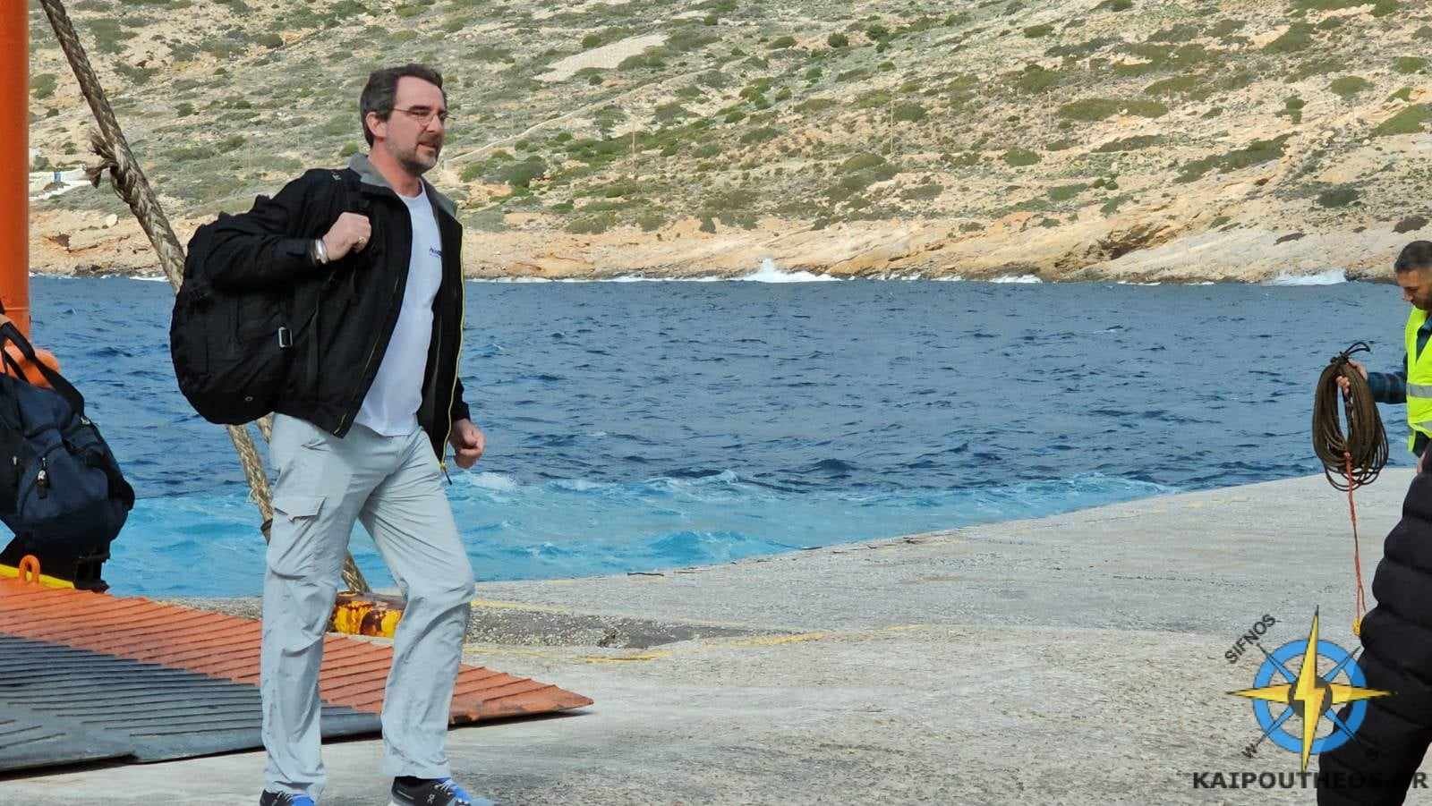 ΣΤΗ ΣΙΦΝΟ Ο ΓΙΟΣ ΤΟΥ ΤΕΩΣ ΒΑΣΙΛΙΑ ΚΩΝΣΤΑΝΤΙΝΟΥ ΝΙΚΟΛΑΟΣ-ΒΙΝΤΕΟ ...