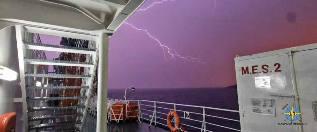 ΕΝ ΠΛΩ ΜΕ ΚΕΡΑΥΝΟΥΣ ΚΑΙ ΚΑΤΑΙΓΙΔΑ ΜΕ ΤΟ ΔΙΟΝΥΣΙΟΣ ΣΟΛΩΜΟΣ-ΒΙΝΤΕΟ ...