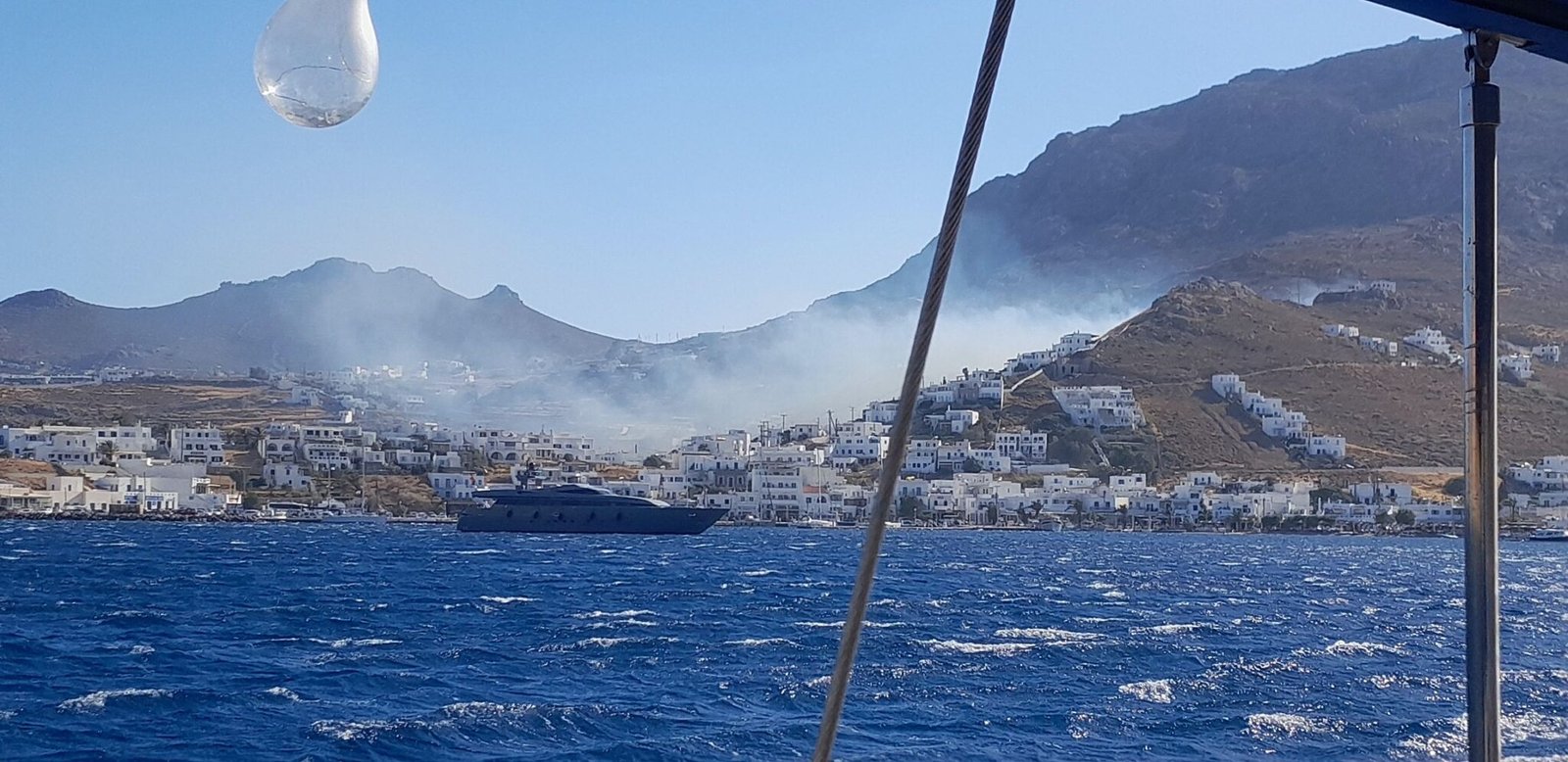 ΦΩΤΙΑ ΣΤΗ ΣΕΡΙΦΟ- ΕΠΙΧΕΙΡΟΥΝ ΚΑΙ ΕΝΑΕΡΙΑ ΜΕΣΑ-ΜΗΝΥΜΑ ΤΟΥ 112 ...